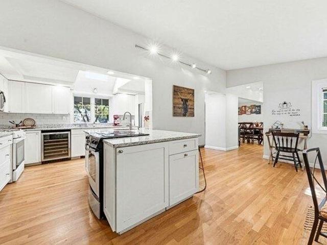 house with 5 bedroom, Sharon MA ES103662587