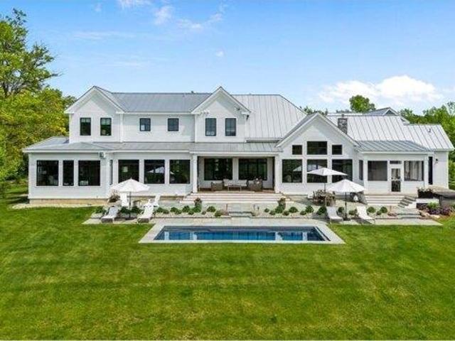 house with 5 bedroom, Shelburne VT DS102708199