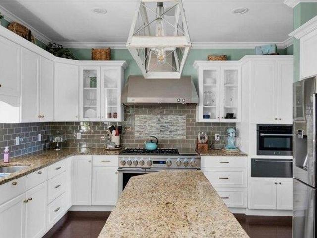 house with 5 bedroom, Shelburne VT ES103072634