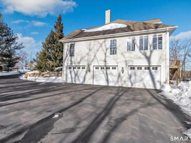 house with 5 bedroom, Shelton CT DLS101783245