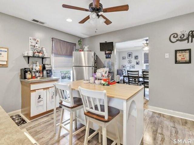 house with 5 bedroom, Shelton CT ES104114572