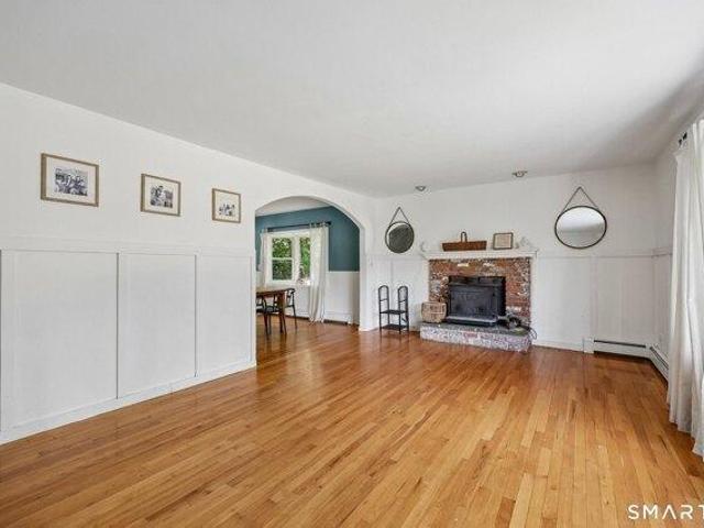house with 5 bedroom, Shelton CT ES104149992