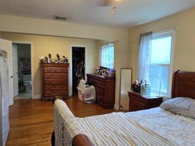 house with 5 bedroom, Shelton CT ES104810439