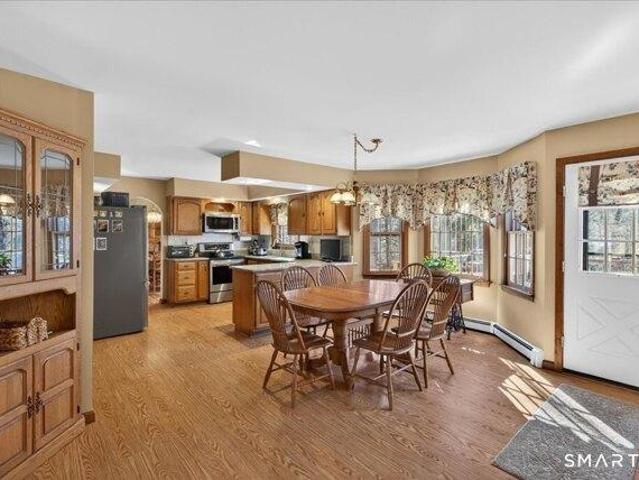 house with 5 bedroom, Shelton CT ES104811175