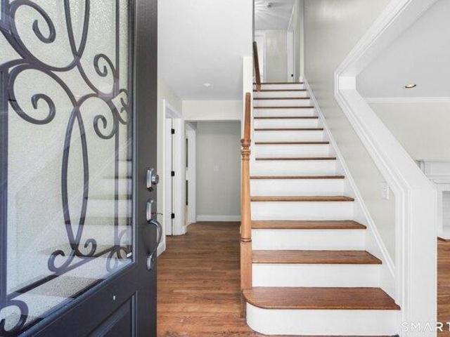house with 5 bedroom, Shelton CT ES104833620