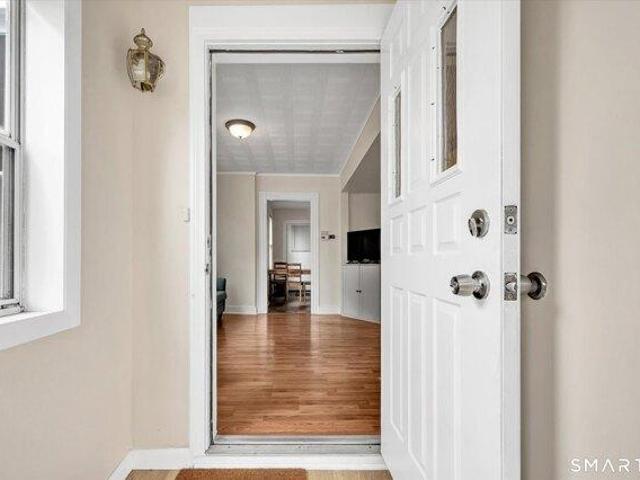 house with 5 bedroom, Shelton CT ES105123975