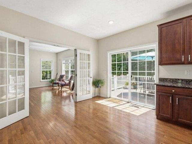 house with 5 bedroom, Shirley MA ES104265704