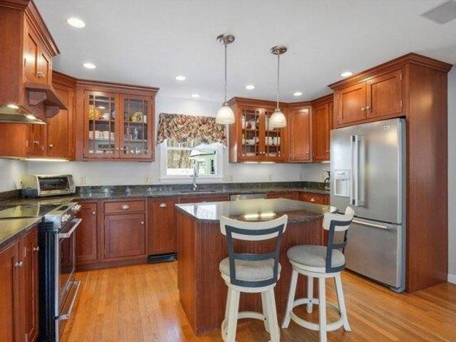 house with 5 bedroom, Shrewsbury MA DLS101800656