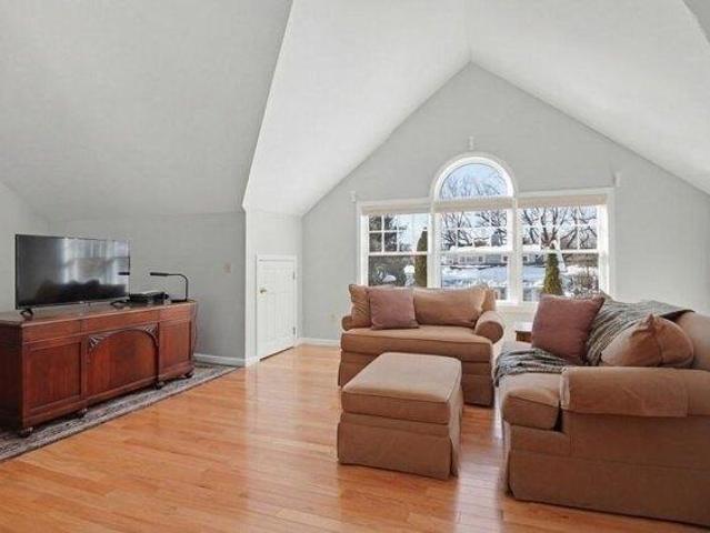 house with 5 bedroom, Shrewsbury MA DLS102412492