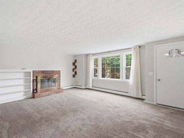 house with 5 bedroom, Shrewsbury MA DS102409443