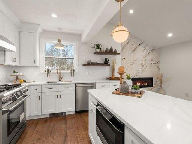 house with 5 bedroom, Shrewsbury MA ES104853097