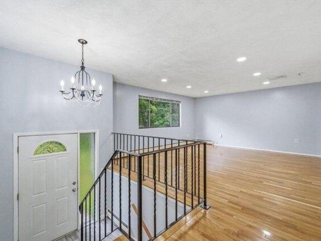 house with 5 bedroom, Shrewsbury MA ES105061567