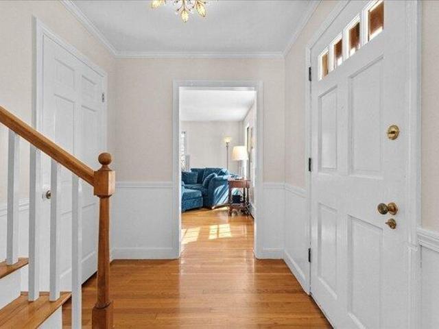 house with 5 bedroom, Shrewsbury MA ES105105502