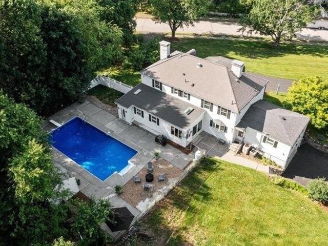 house with 5 bedroom, Shrewsbury MA ES103444192