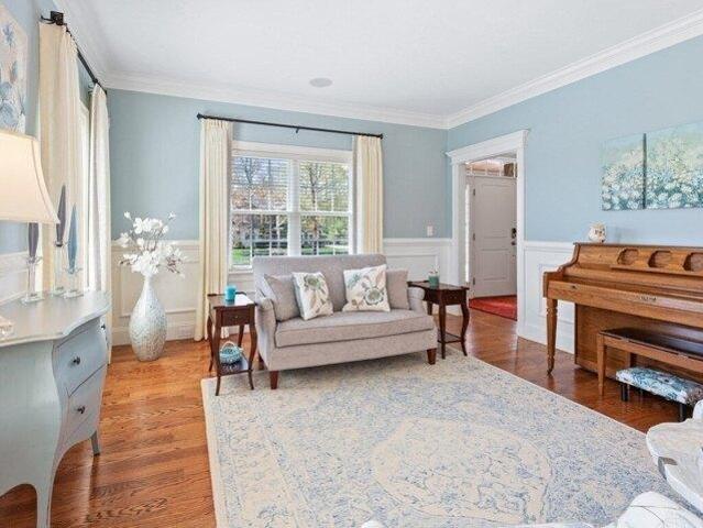 house with 5 bedroom, Shrewsbury MA ES103443669