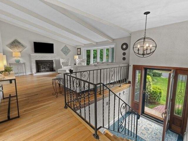 house with 5 bedroom, Shrewsbury MA ES103808246