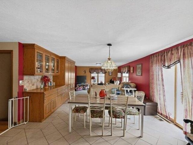 house with 5 bedroom, Shrewsbury MA ES103885594