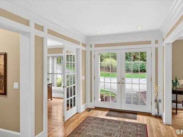 house with 5 bedroom, Simsbury CT ES103437944