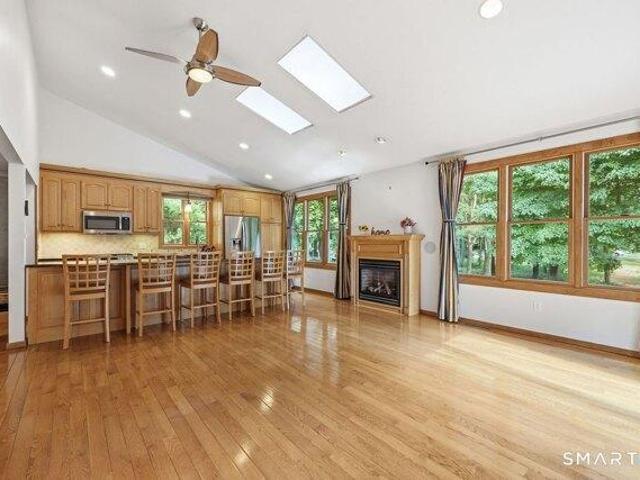 house with 5 bedroom, Simsbury CT ES104835095