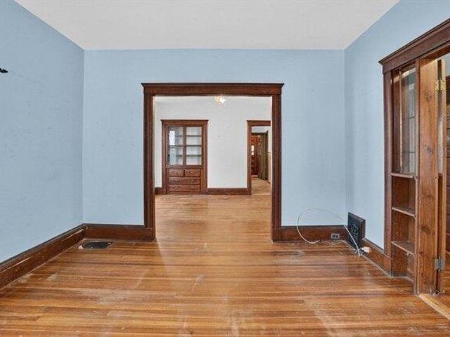 house with 5 bedroom, Somerville MA ES104041962