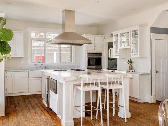 house with 5 bedroom, Somerville MA ES104514157