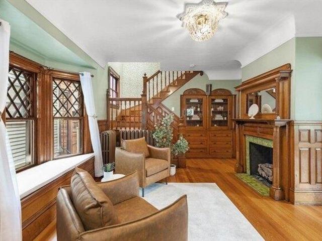 house with 5 bedroom, Somerville MA ES104758214