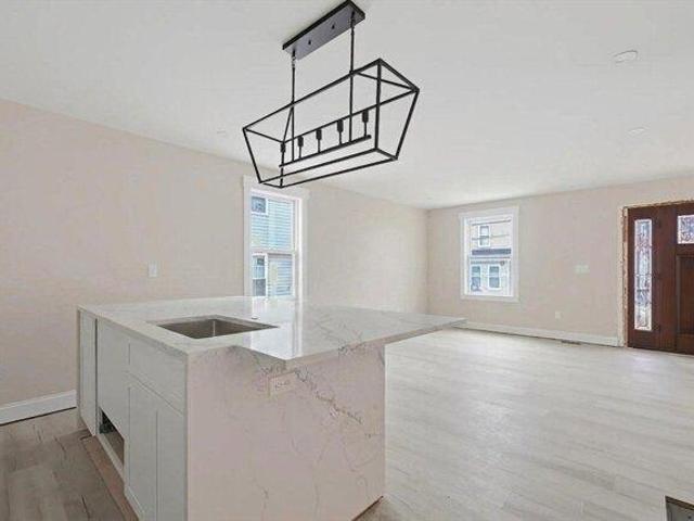 house with 5 bedroom, Somerville MA ES105058971