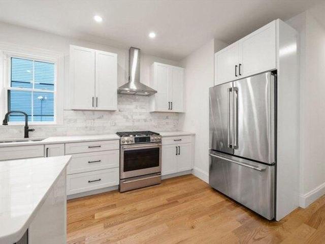 house with 5 bedroom, Somerville MA ES105061284