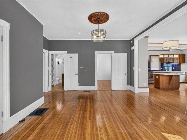 house with 5 bedroom, Somerville MA ES105122629
