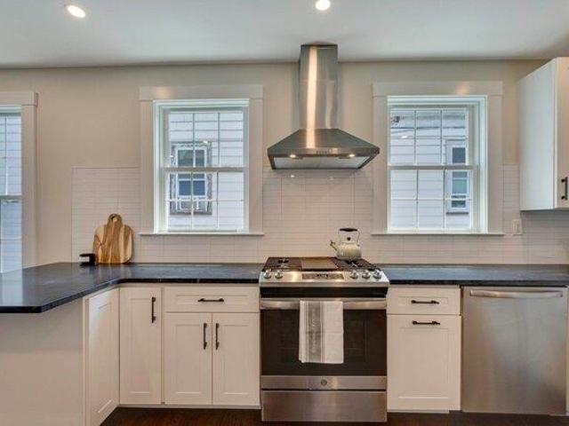 house with 5 bedroom, Somerville MA ES103436532