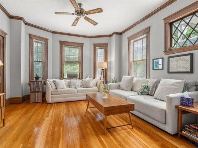 house with 5 bedroom, Somerville MA ES103851379