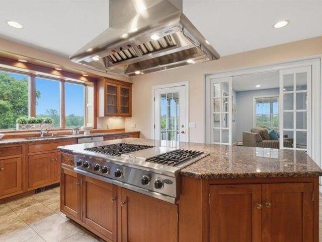 house with 5 bedroom, South Hampton NH ES104295950