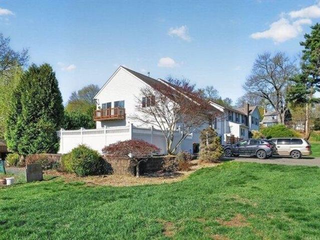 house with 5 bedroom, South Hadley MA DLS102592663