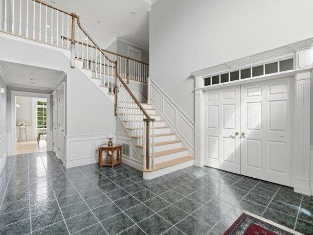 house with 5 bedroom, South Hadley MA ES103250688