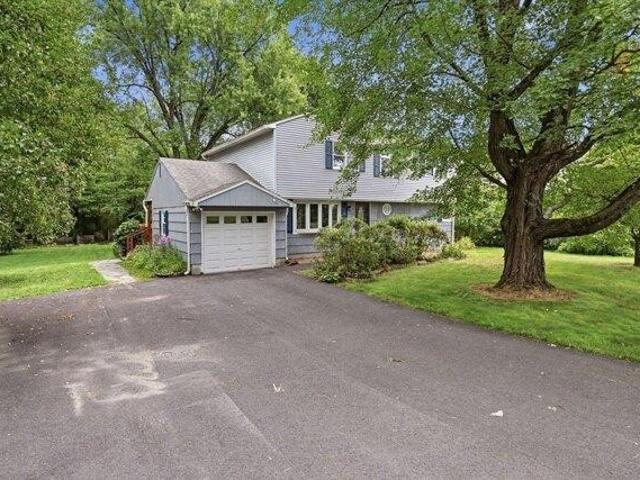 house with 5 bedroom, South Hadley MA ES105082169