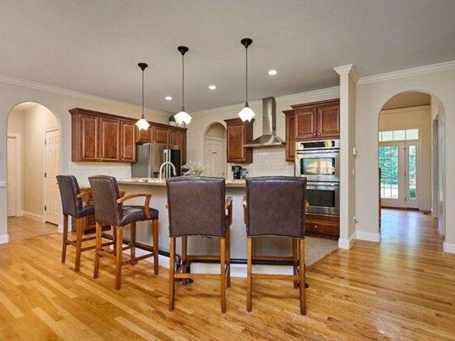 house with 5 bedroom, Southampton MA ES105123993