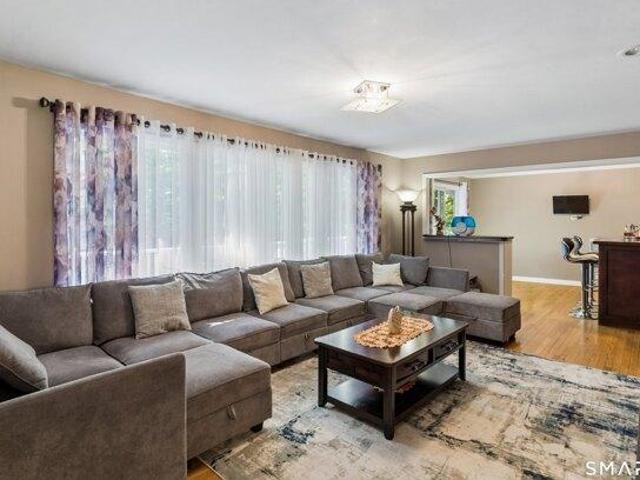 house with 5 bedroom, Southbury CT ES105204749