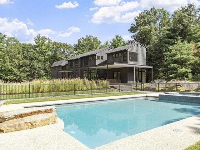 house with 5 bedroom, Southborough MA DLS102962333