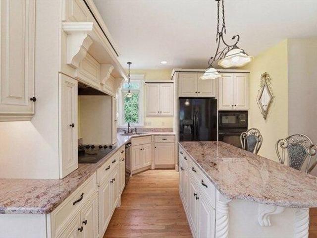 house with 5 bedroom, Southwick MA ES104114844