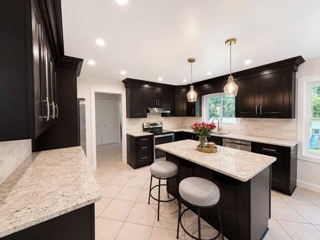 house with 5 bedroom, Southwick MA ES105105422