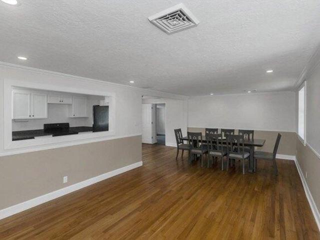 house with 5 bedroom, Southwick MA ES105157559