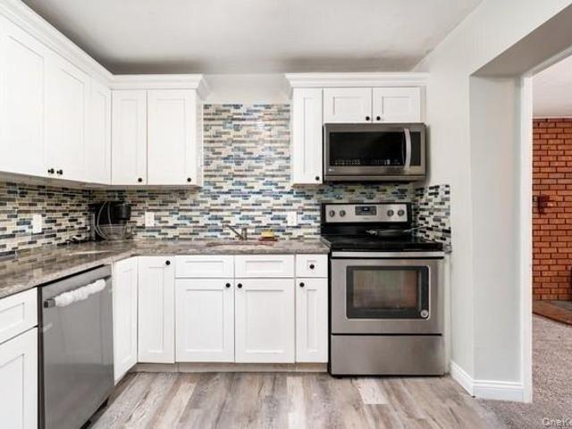 house with 5 bedroom, Sound Beach NY ES104921813