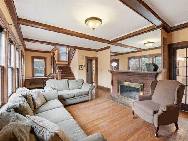 house with 5 bedroom, Springfield MA ES103035236