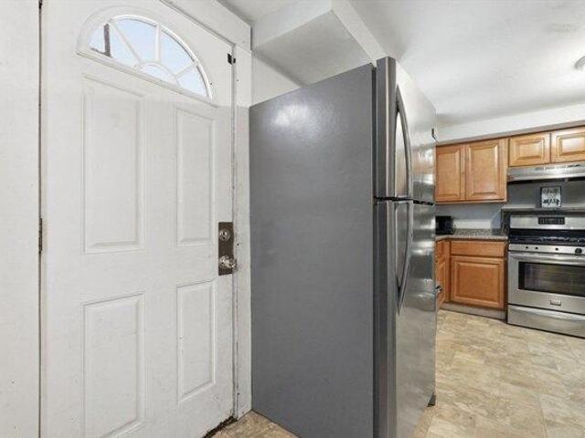 house with 5 bedroom, Springfield MA ES103774553