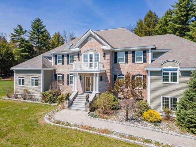 house with 5 bedroom, Swanzey NH DS102447171