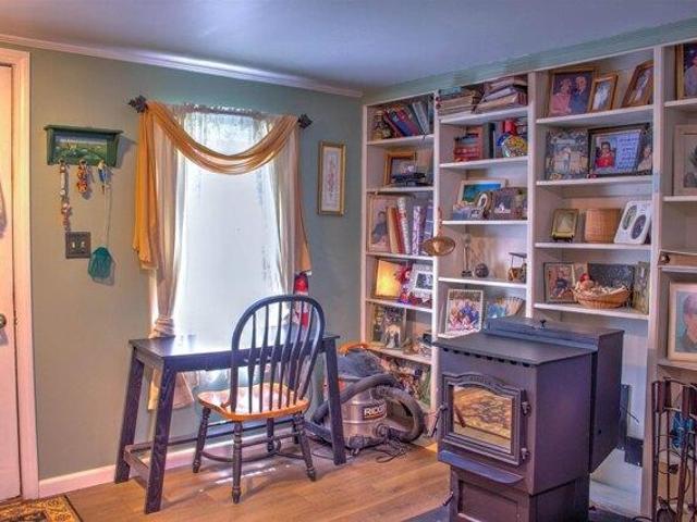 house with 5 bedroom, Swanzey NH ES104374821
