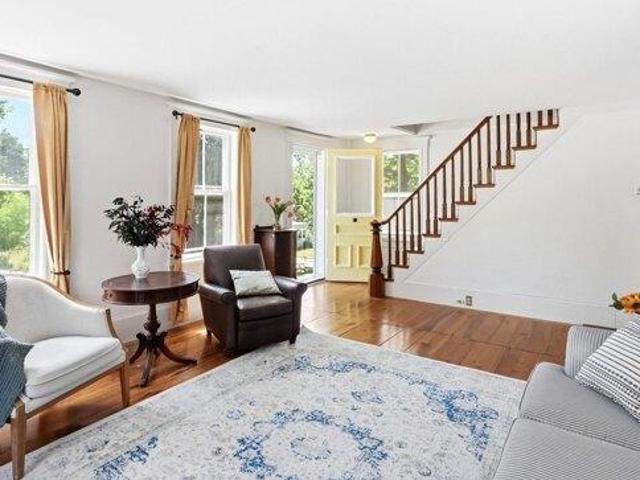 house with 5 bedroom, Swanzey NH ES105106465