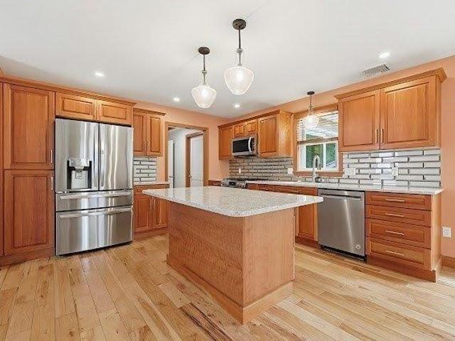 house with 5 bedroom, Stoughton MA DS102412053