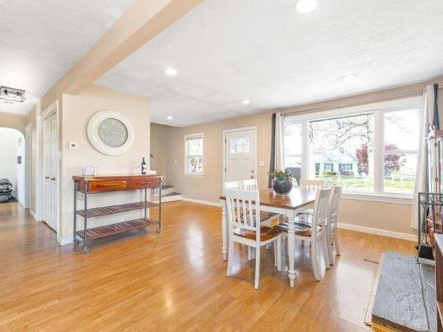 house with 5 bedroom, Stoughton MA ES104908504