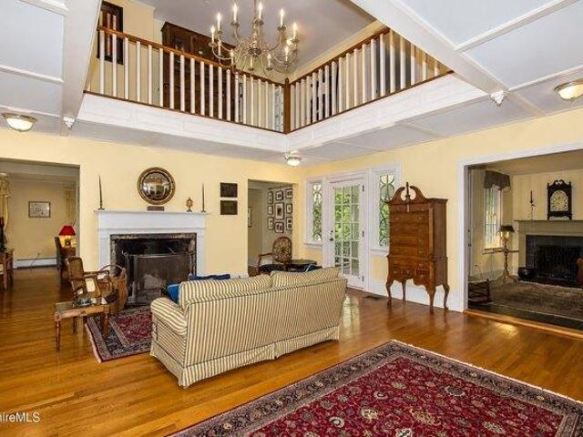house with 5 bedroom, Stockbridge MA ES105105479